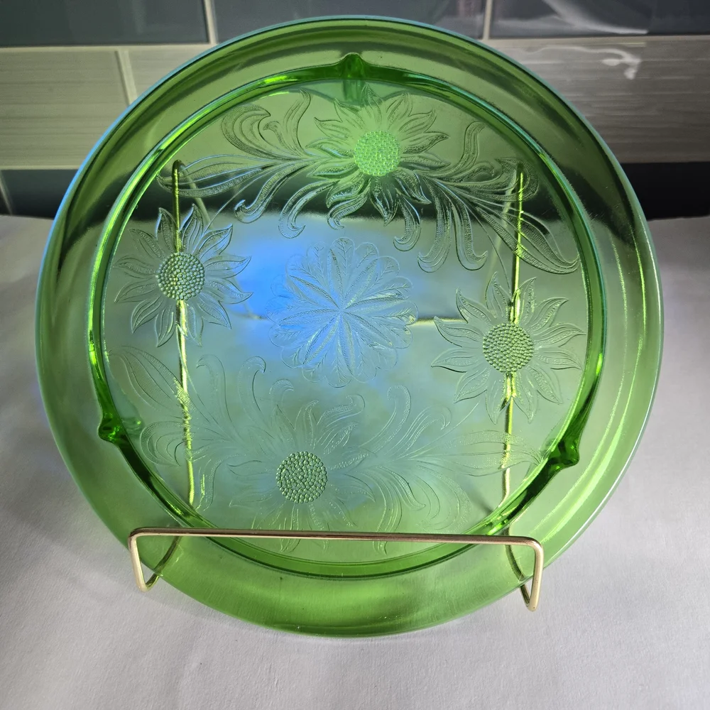 Jeannette Glass | Dining | Jeanette Glass Sunflower Uranium Glass Cake ...